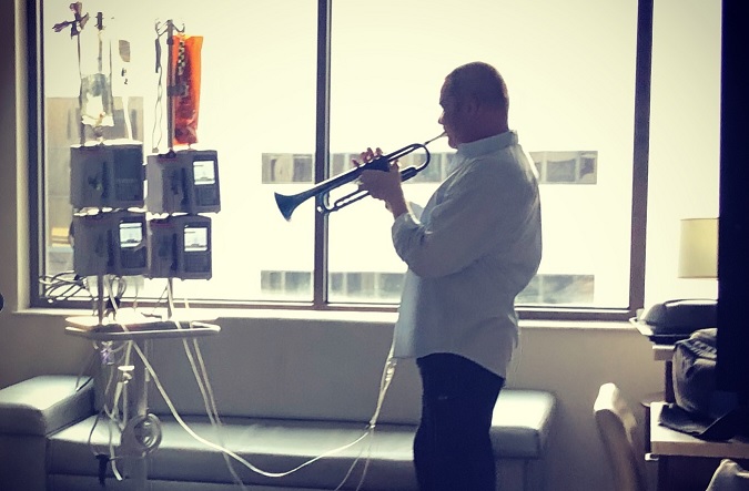 Inspirational trumpet star gives Hope to thousands — 4barsrest