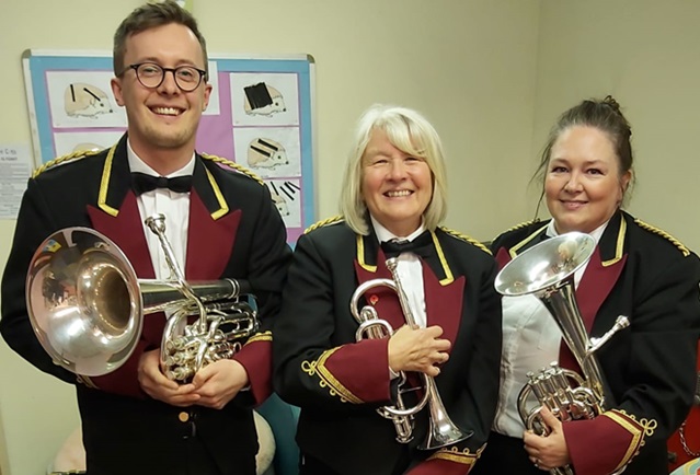 New trio join Lindley ranks — 4barsrest