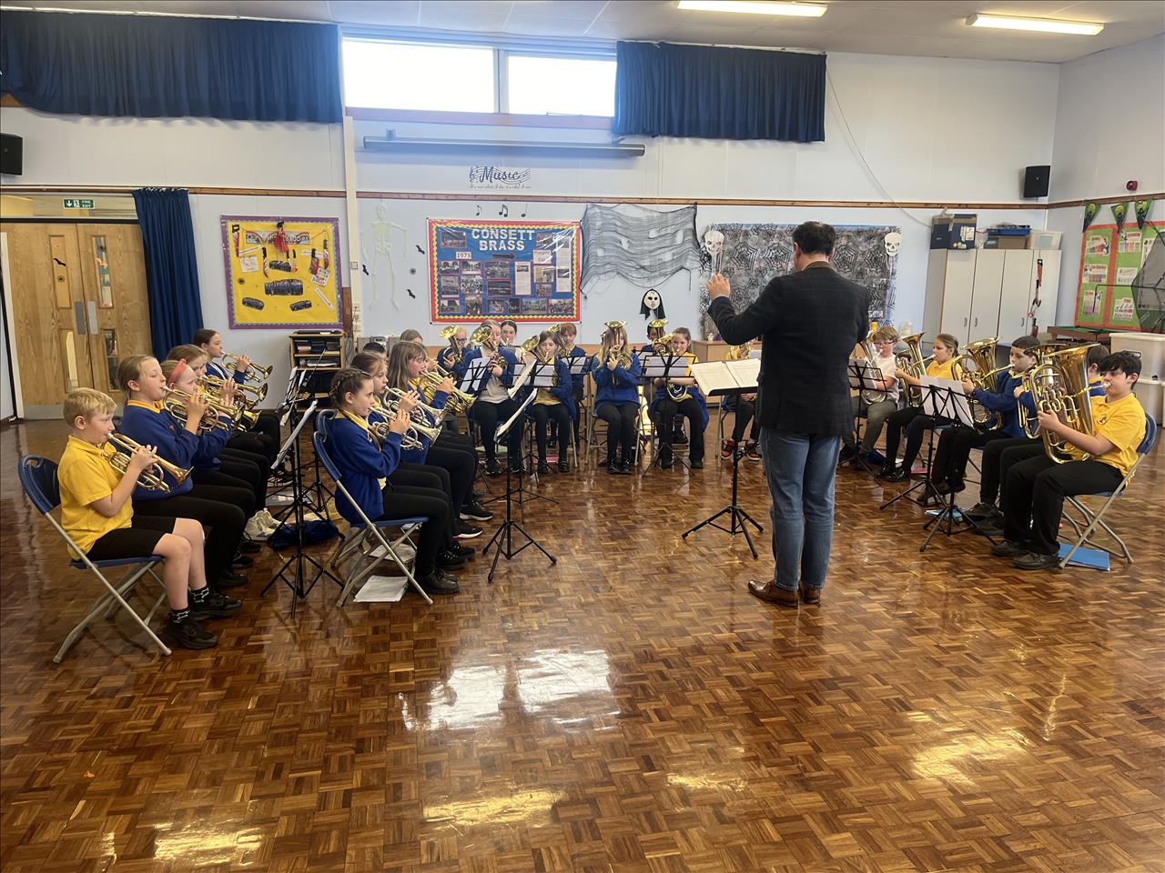 Brett Baker leads the festive fun in latest Consett link — 4barsrest