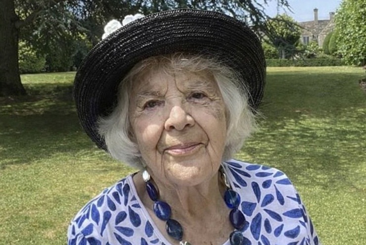 Death of Adrienne Howell BEM — 4barsrest